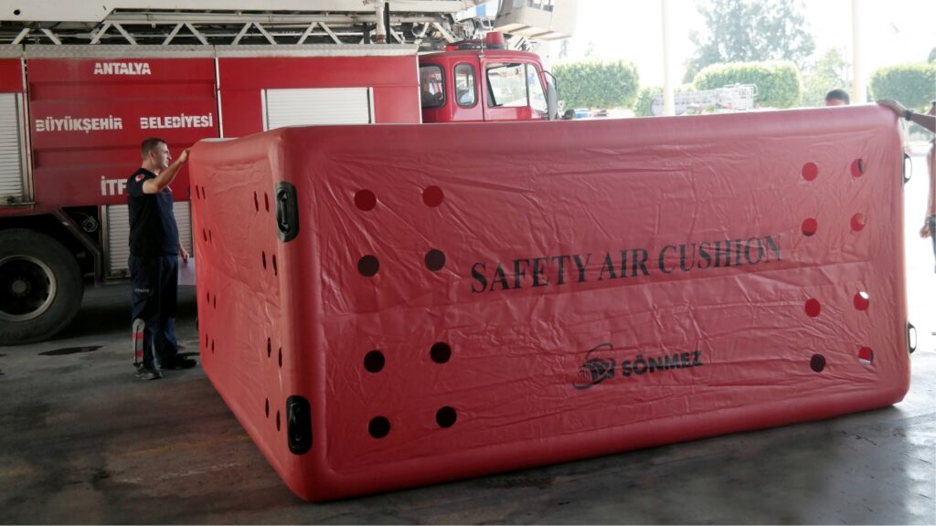 Safety Air Cushion – Safety Air Jumping Cushion, Rescue Air Cushions ...